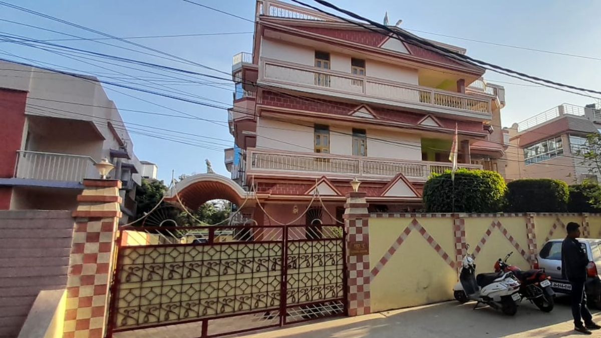 Jharkhand IT Raid: आयकर का छापा, हजारीबाग के इंजीनियर के कार से 10 लाख रुपये बरामद - Income Tax ...